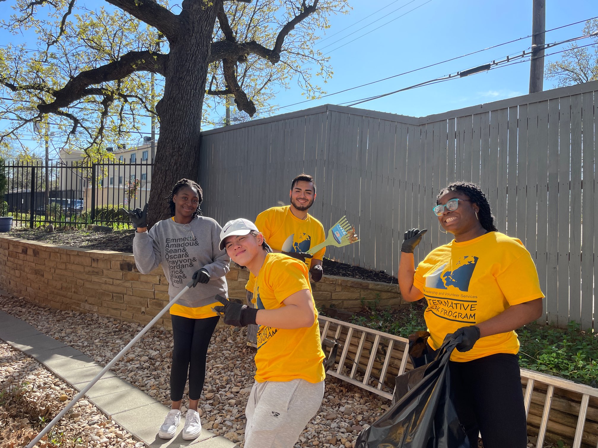 Alternative Break Experiences | UTSA Volunteers | UTSA | University of ...